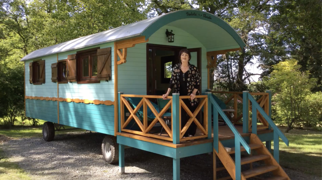 UNE ROULOTTE TOUTE EN COULEURS - Les Roulottes de Florette